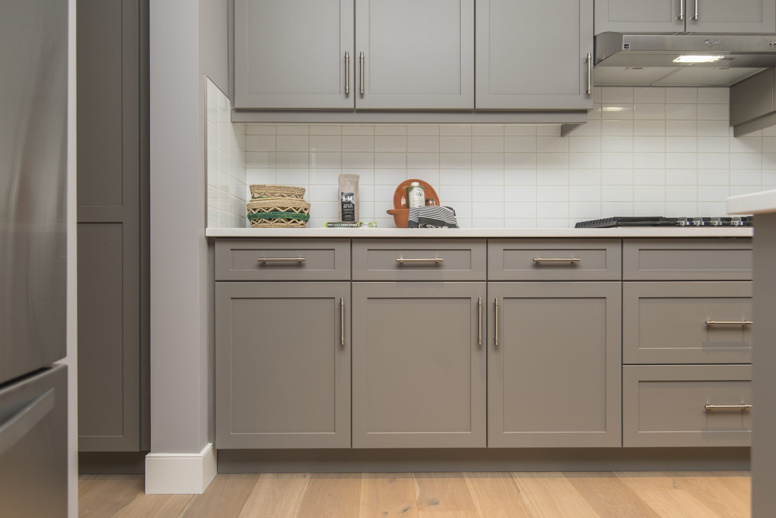 Kitchen Set Materials That Are Durable and Easy to Maintain - Gantara ...